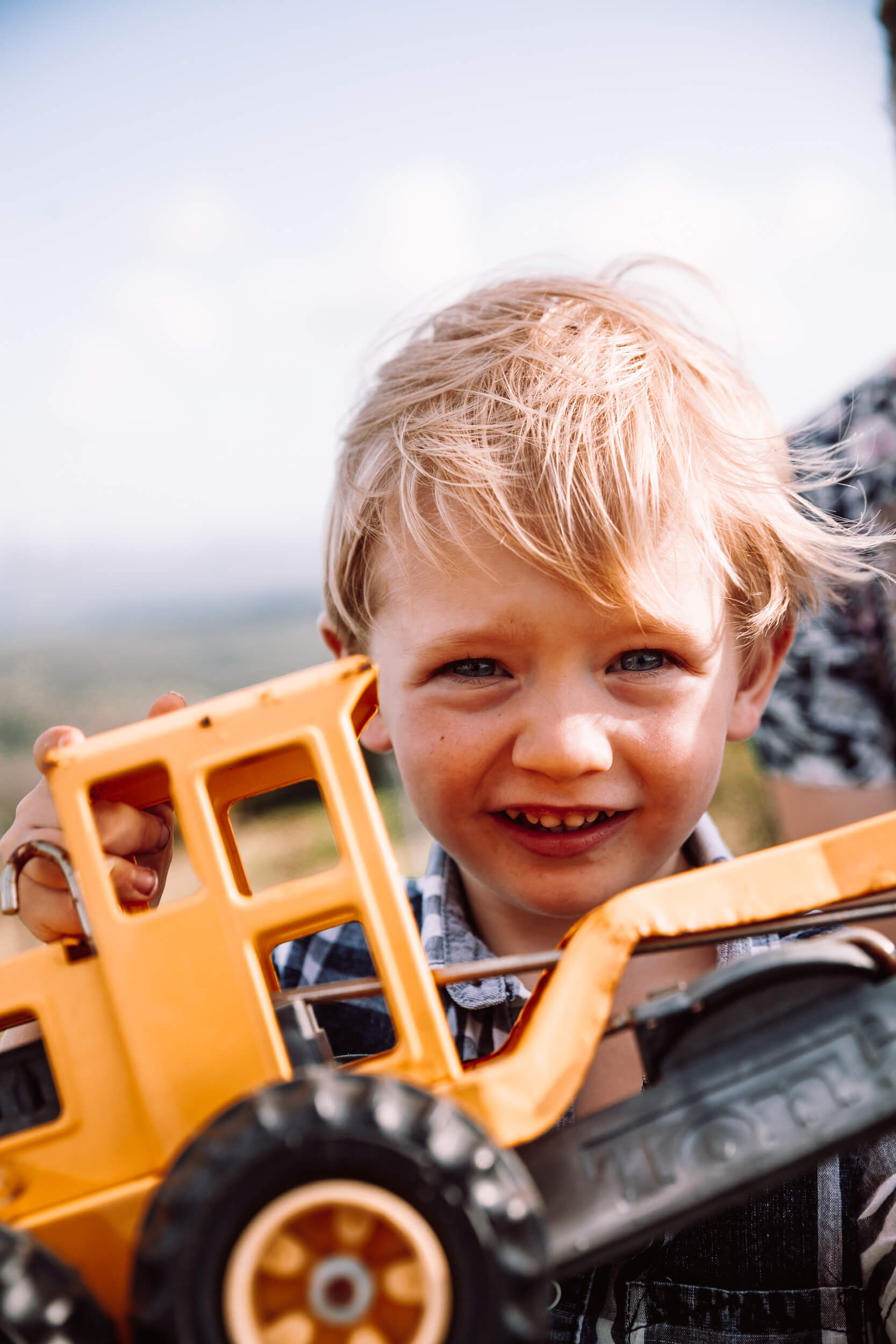 Document family life with a photojournalistic photoshoot - Promptographer